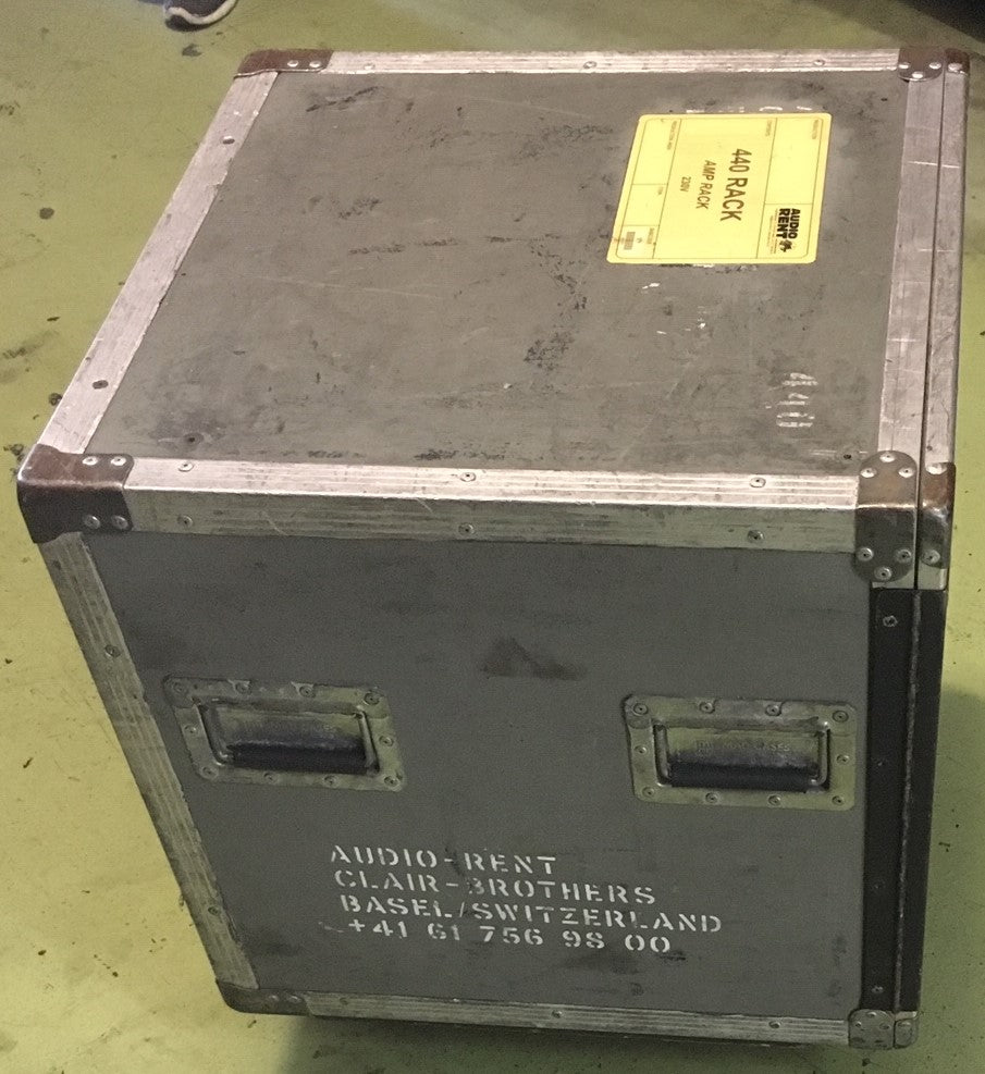 10 space electronics rack with folding door – AudioRent Clair